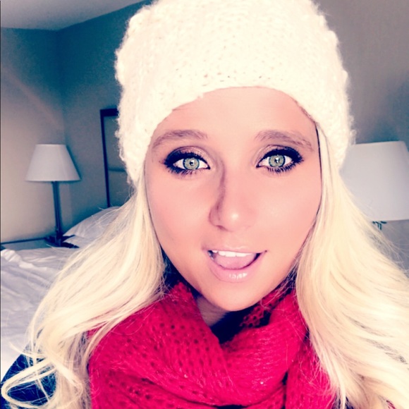 Abbie's Closet (@countrystyled) | Poshmark